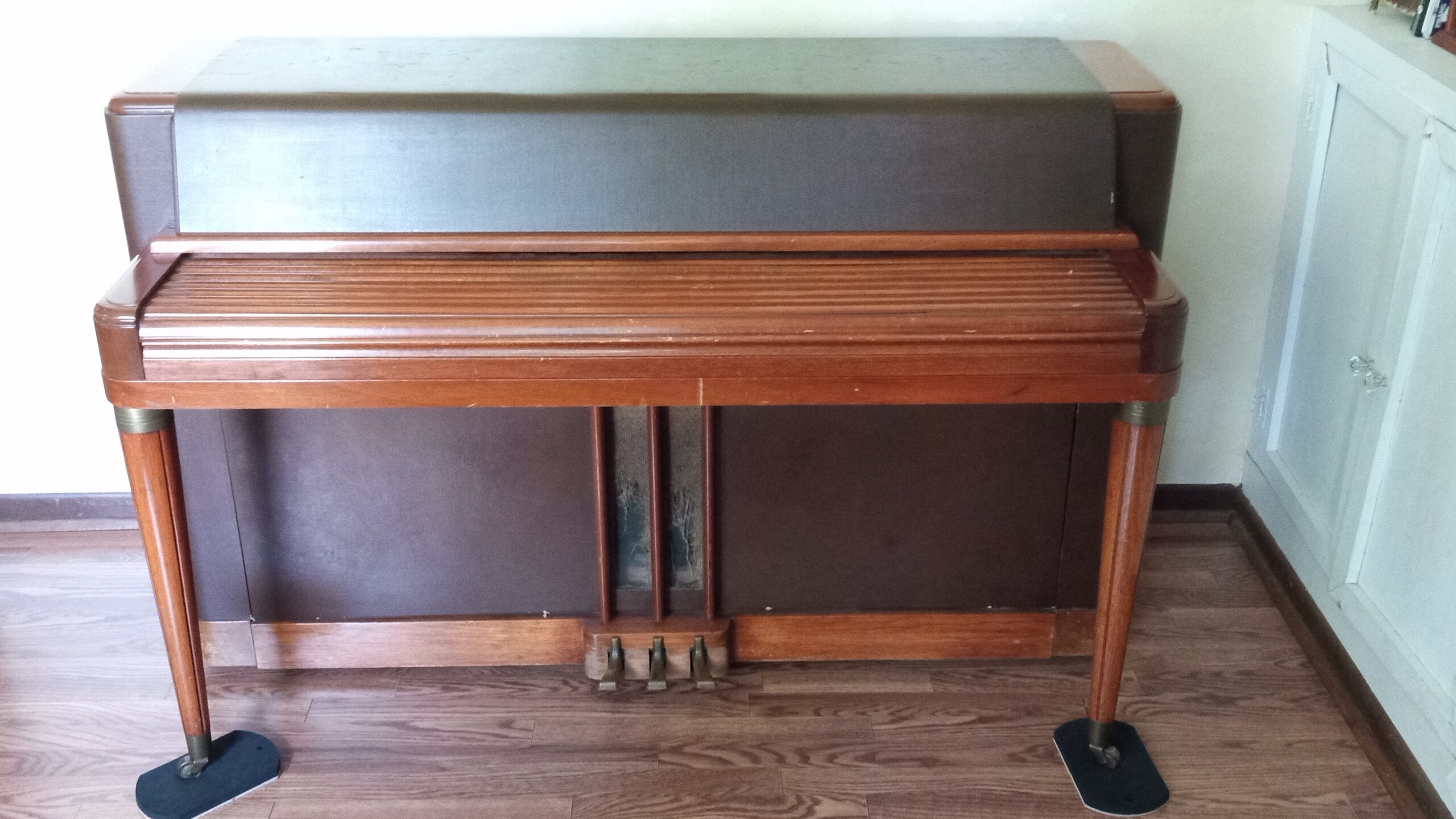 Free Piano in Downers Grove, Illinois: Wurlitzer Spinet Upright