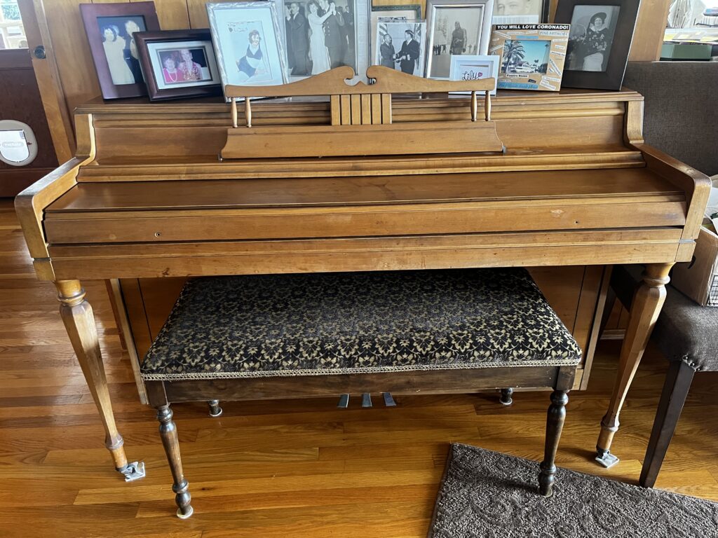 Free Piano in Coronado, California: Wurlitzer. Spinner. 1970s.