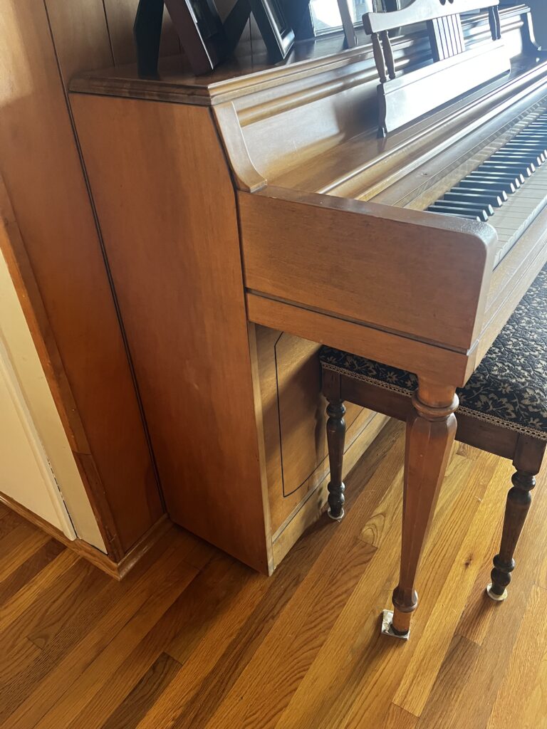 Free Piano in Coronado, California: Wurlitzer. Spinner. 1970s.